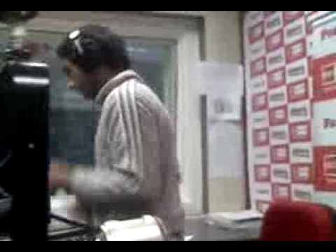RJ Nitin Of Big 92.7 FM (Mum) Dancing In Studio On His B'day....02 Oct ...