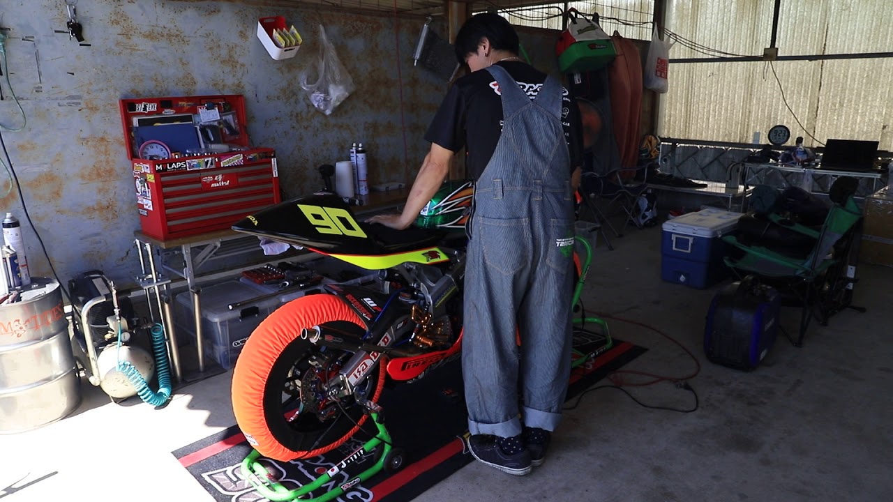 T2R-3 2019-5 筑波選手権第2戦 練習走行 暖気 - YouTube