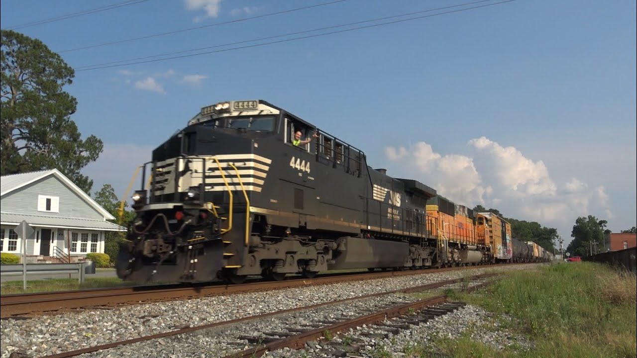 NS 4444 leads 330 through Hahira, GA w/Michael! |6/08/23| - YouTube
