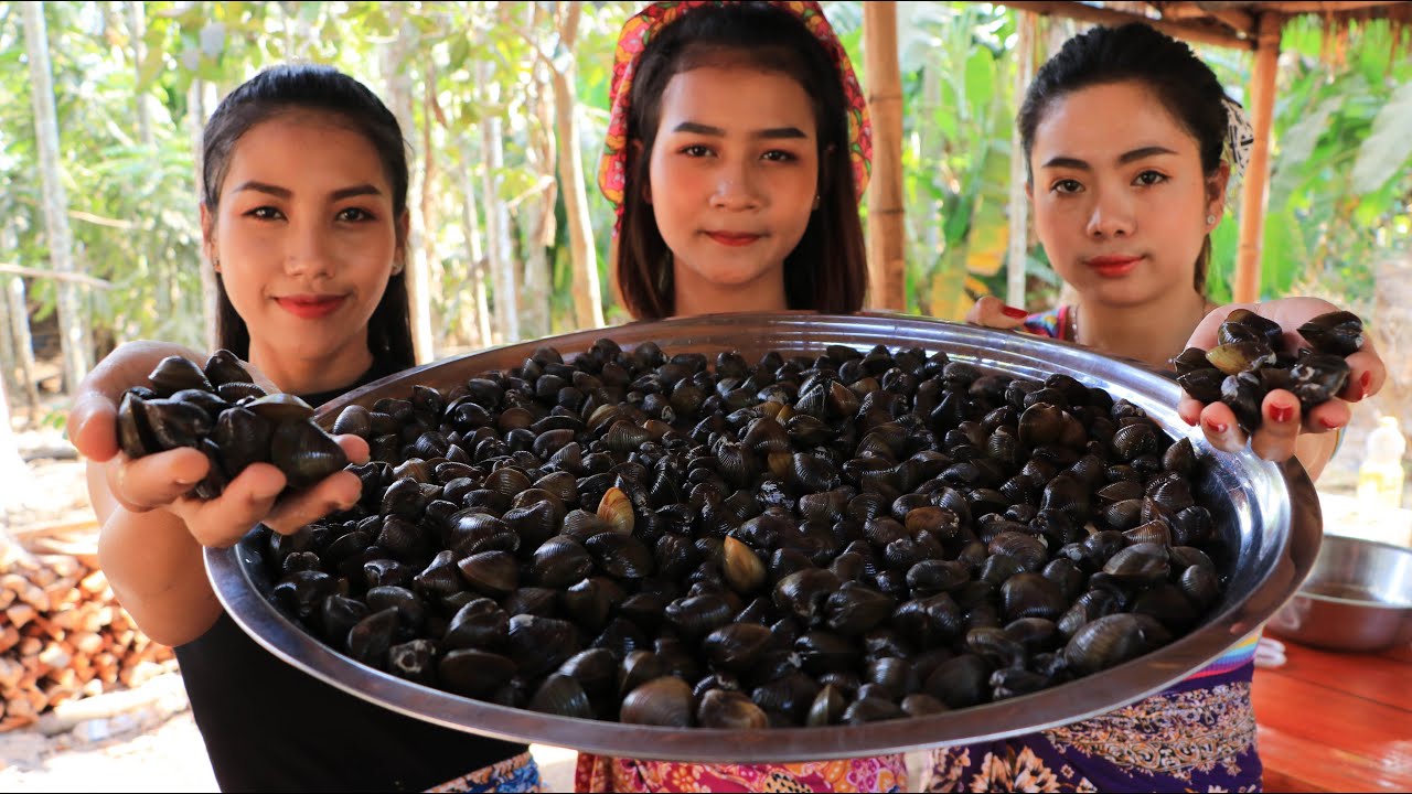 Cooking river shell recipe by Natural Life TV - YouTube