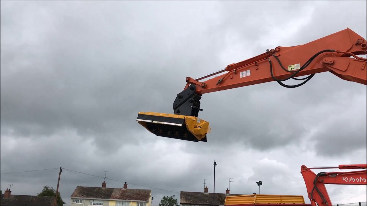 McConnel Omega Flailhead with Digger Bracket - YouTube