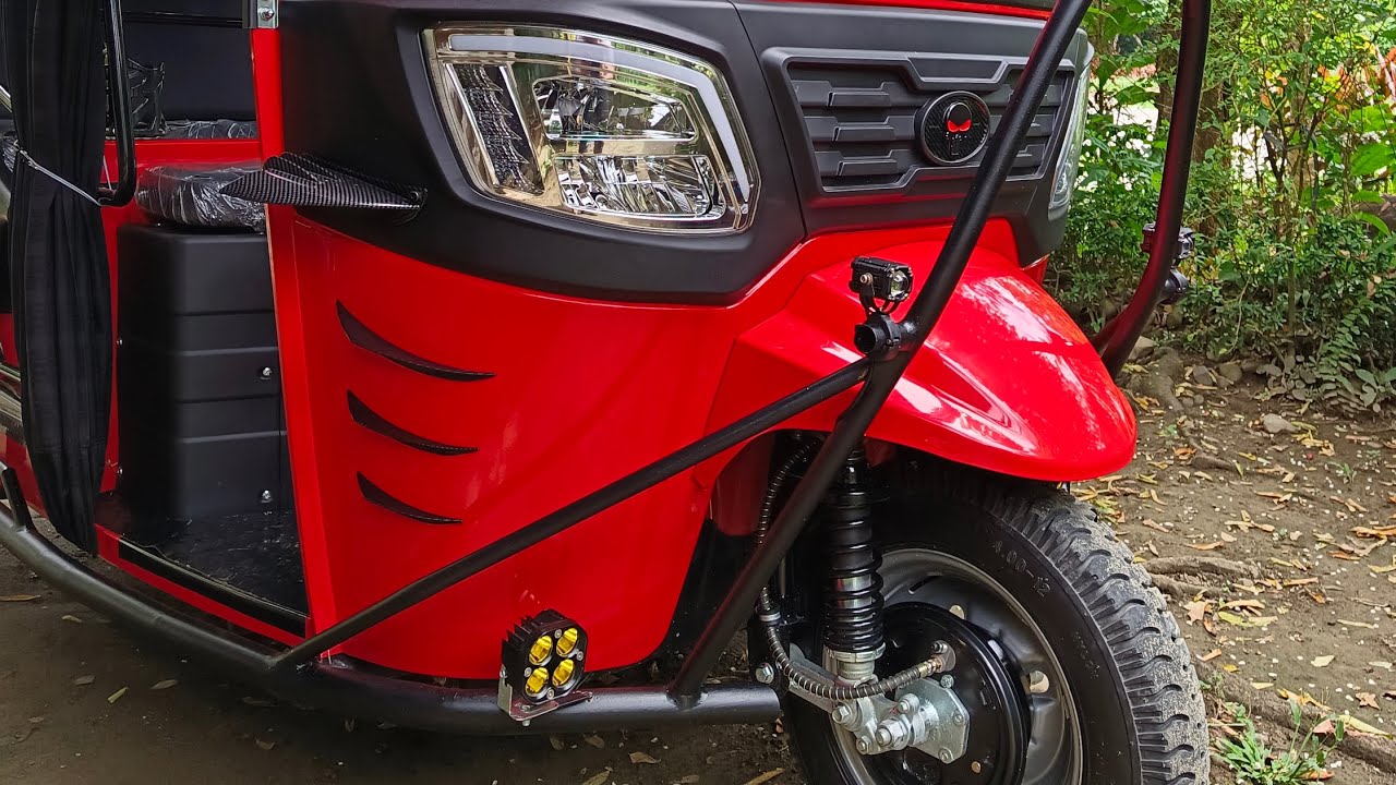 Rusi Caruza 200i (Crush Guard, Spare tire, & LED Auxiliary Lights ...