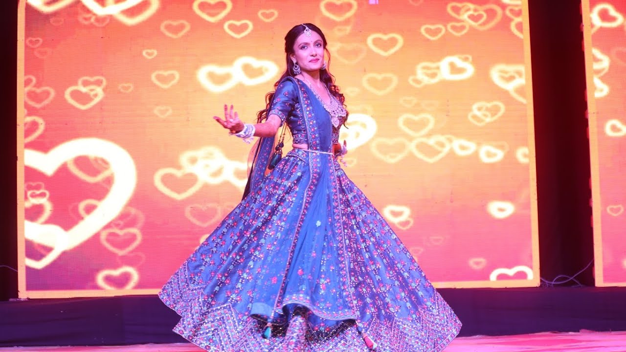 Bride Sangeet Solo Performance - YouTube