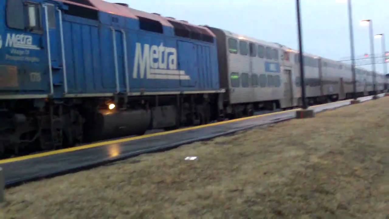 Metra Train 178 leaving Elburn Illinois station - YouTube