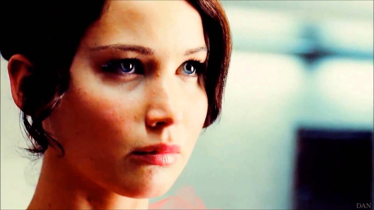 Katniss crying for no reason... - YouTube