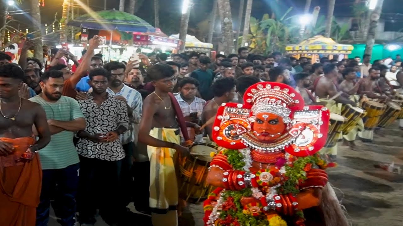 Theyyam @ Calicut bagavathy Thira Vazhavalapill bagavathy temple ...