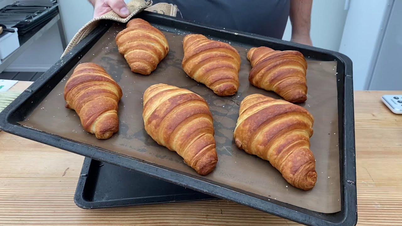 Croissanter. - YouTube