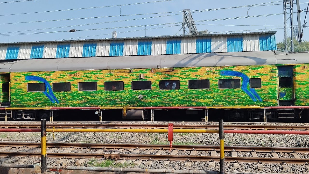 Arrival of Train No 12204 Garib Rath Supfast Exp. at Samastipur ...