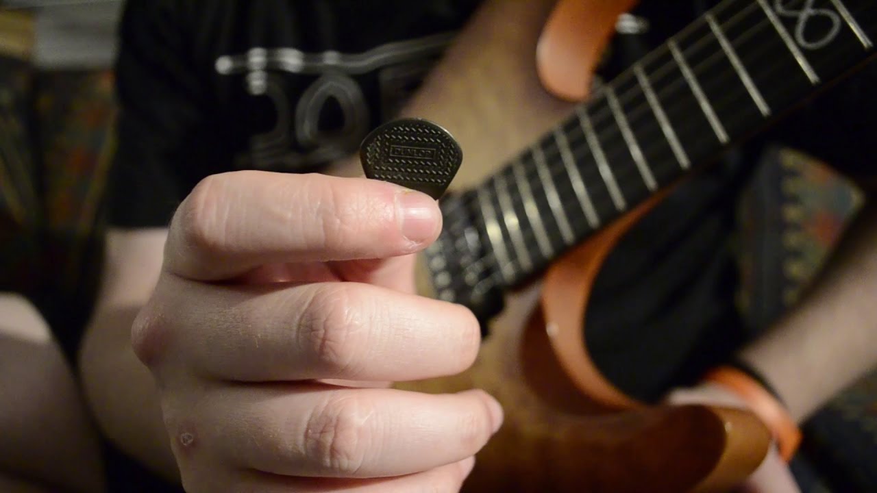 HOW TO USE A GUITAR PICK - YouTube