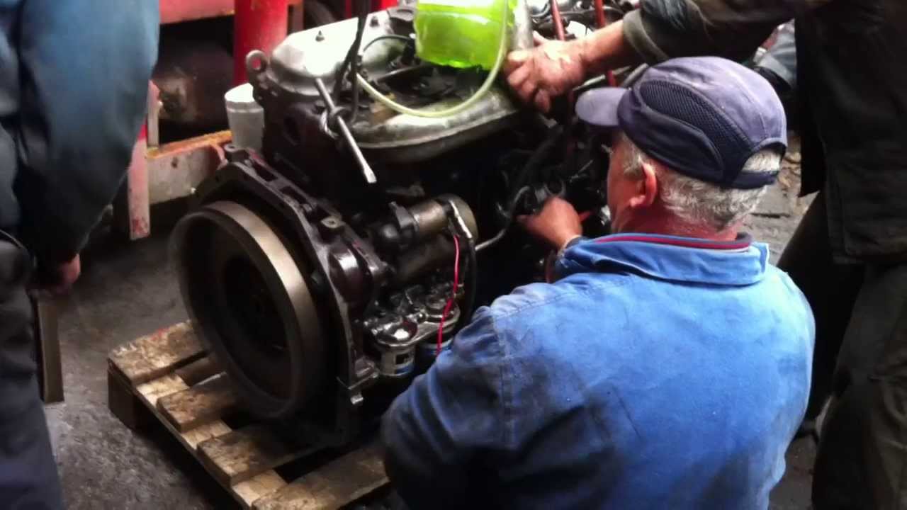 Reparatie motor Iveco 8065.24 - YouTube