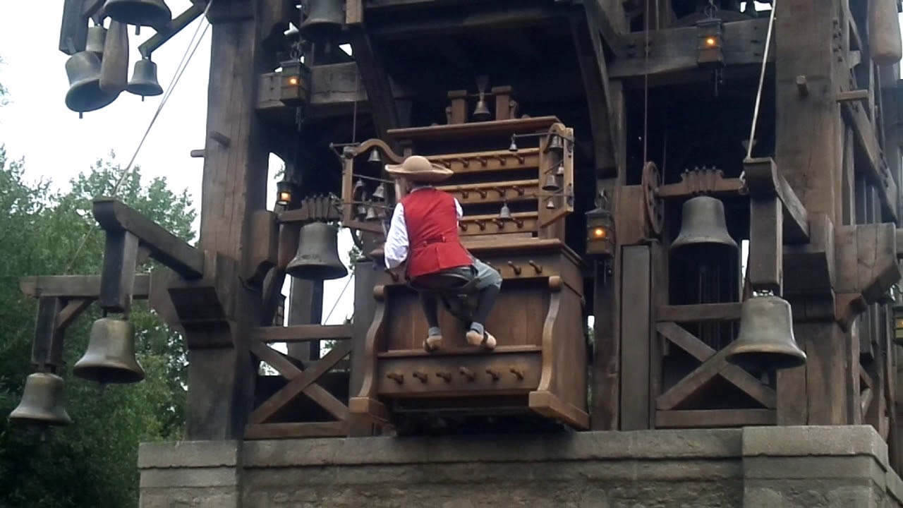 Grand carillon :partie 2 puy du fou - YouTube