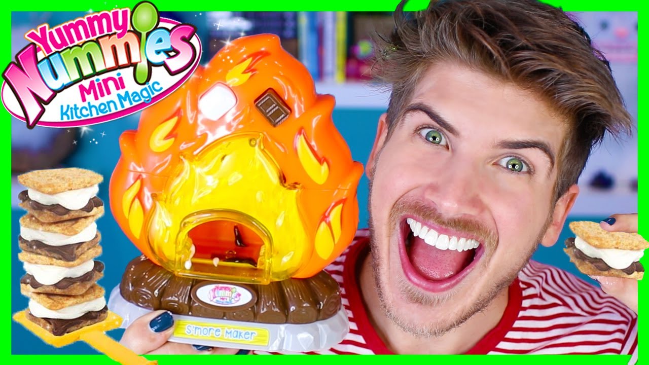 MAKING YUMMY NUMMIES SMORES! - YouTube