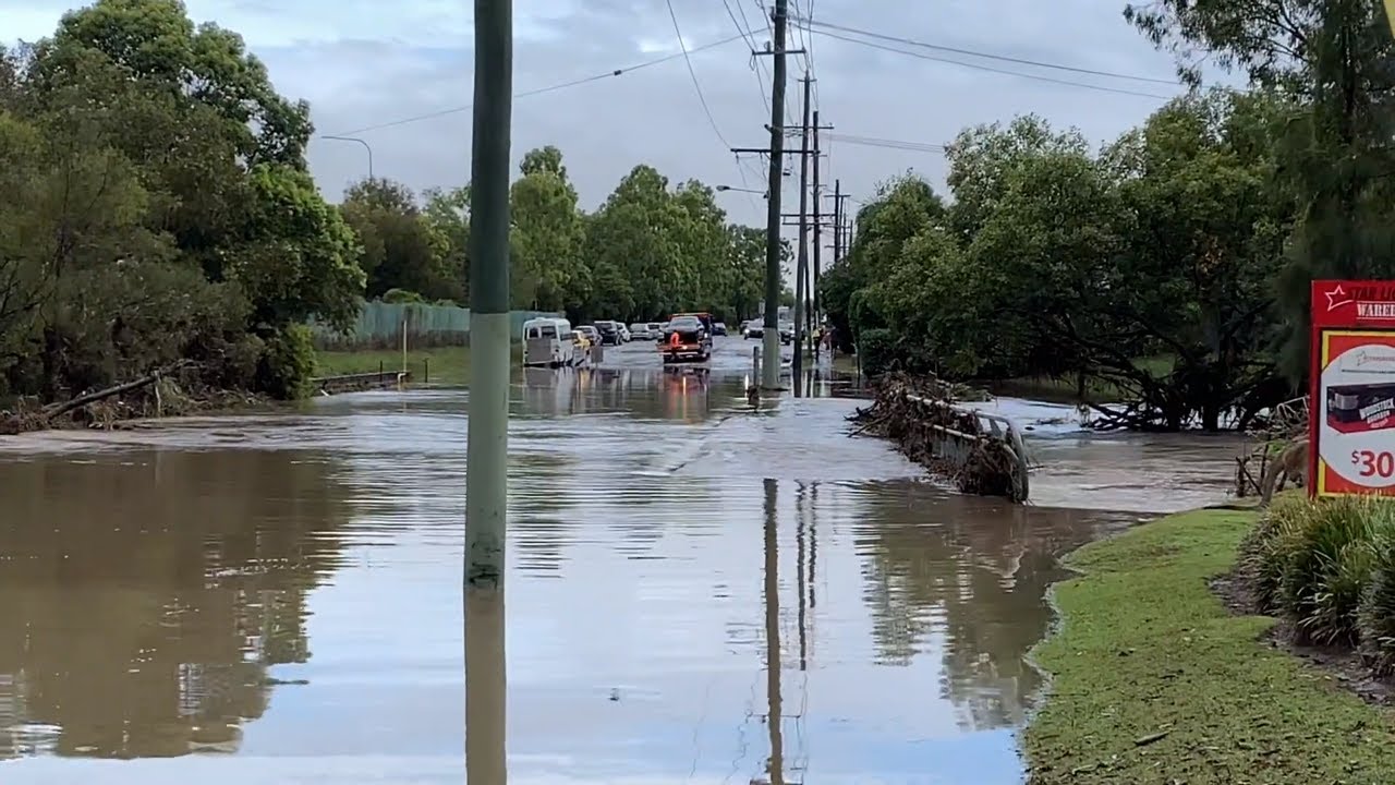 Serious Flash Flooding in Queensland - YouTube