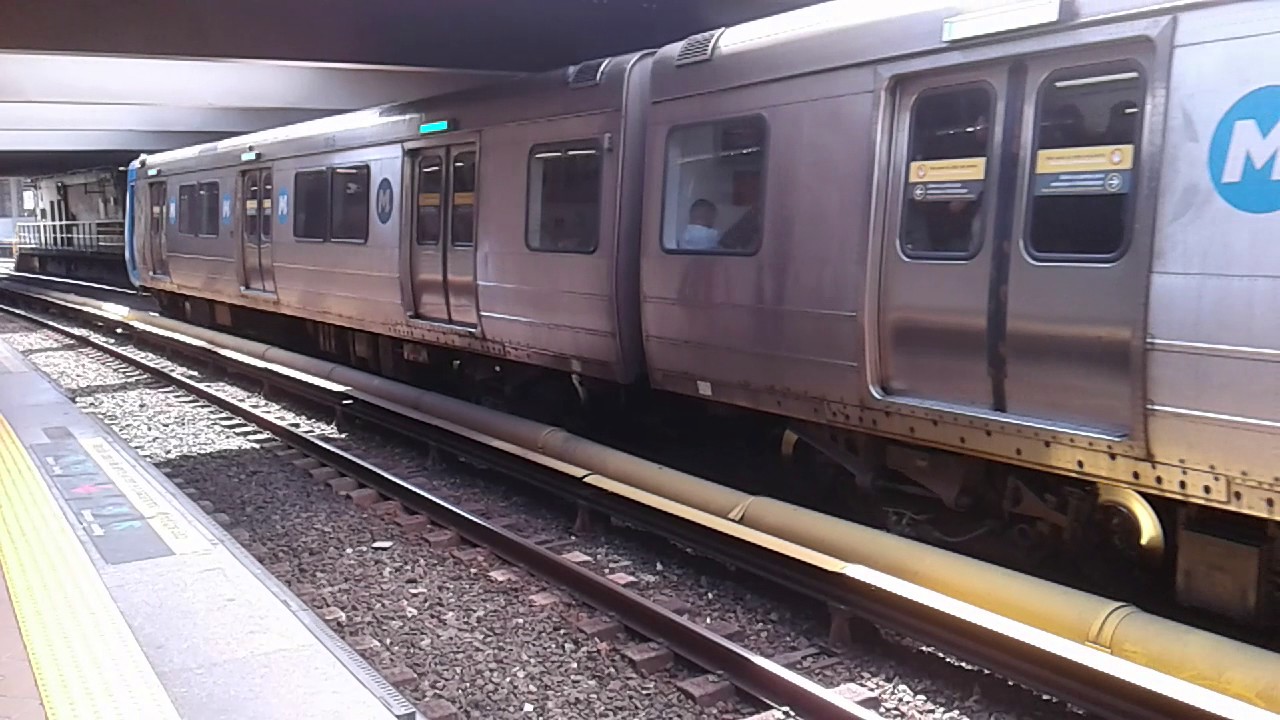 Metrô Rio Linha 2 - Mafersa chegando e saindo de São Cristóvão. - YouTube