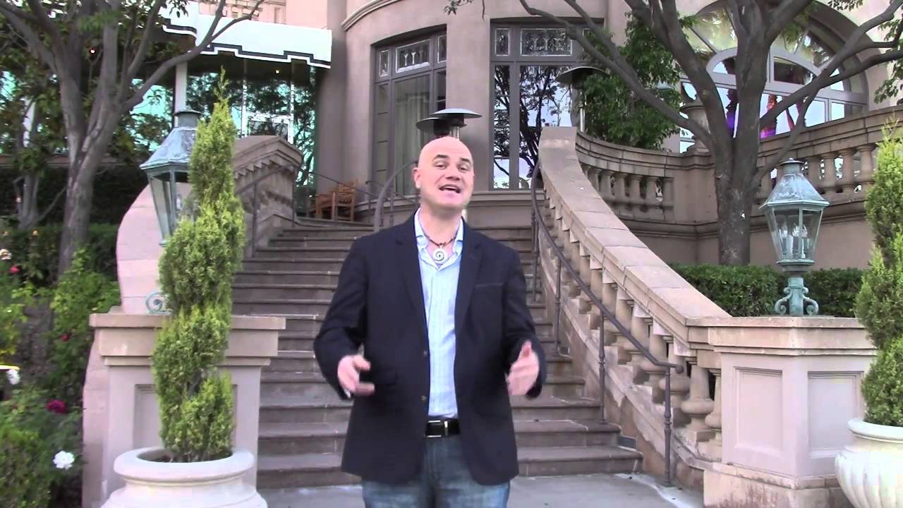 Sean Kelly from Storage Hunters announcing he will be auctioneering at ...