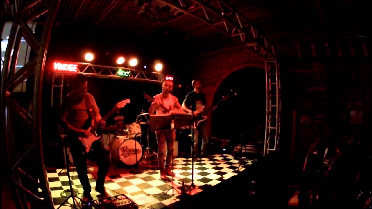 Banda Rocking Chair - Come on Let's Go (Los Lobos) - YouTube