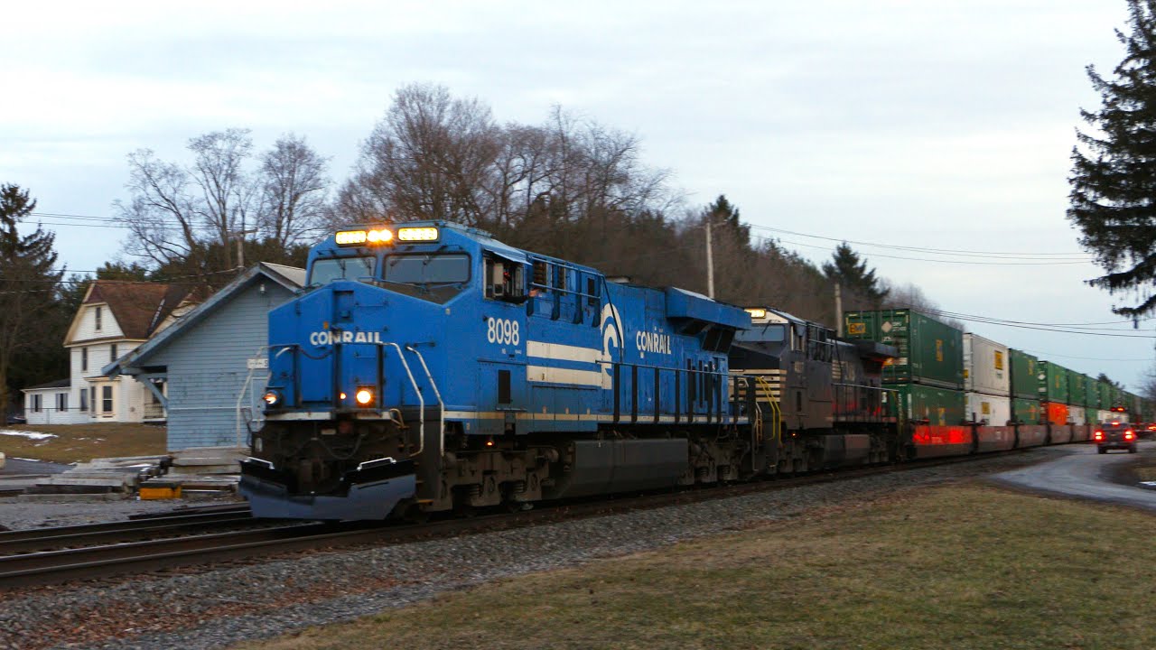 NS 8098 Leads Train 265 on the Southern Tier Line - YouTube