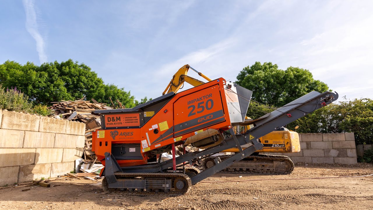 Arjes 250 shredding rolls of paper - YouTube