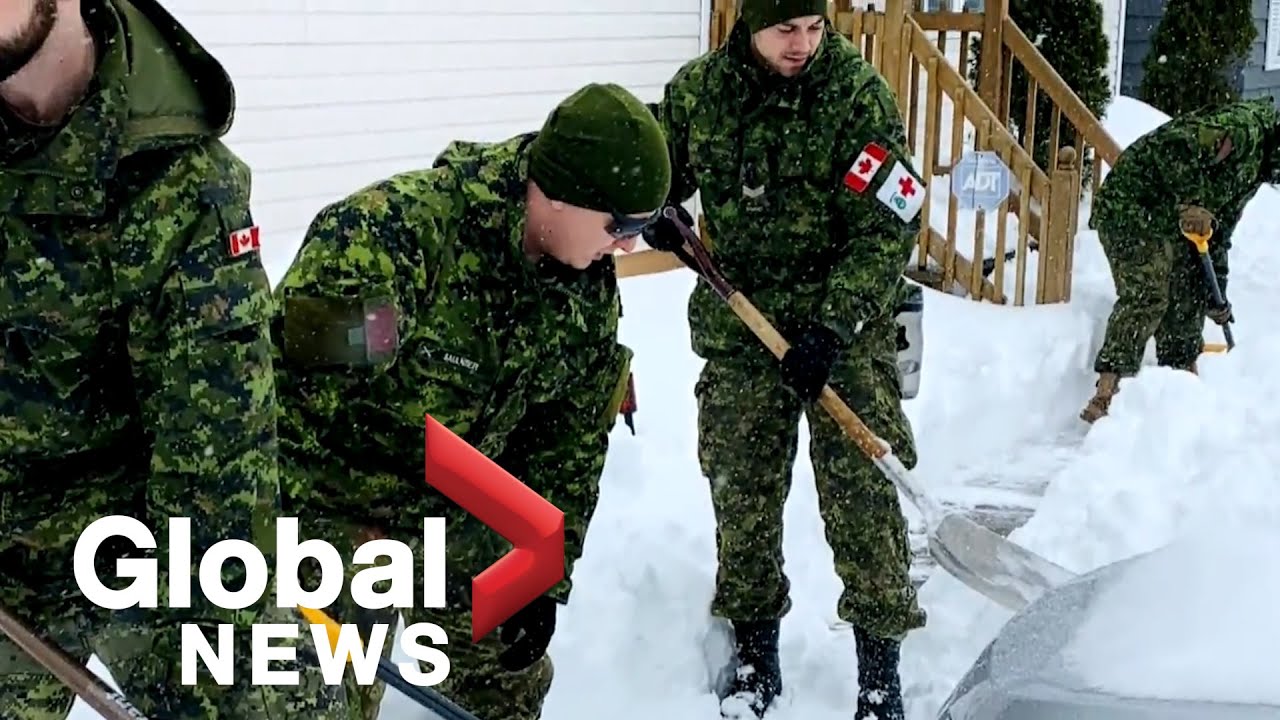 Canadian troops help NL dig out of the snow - YouTube