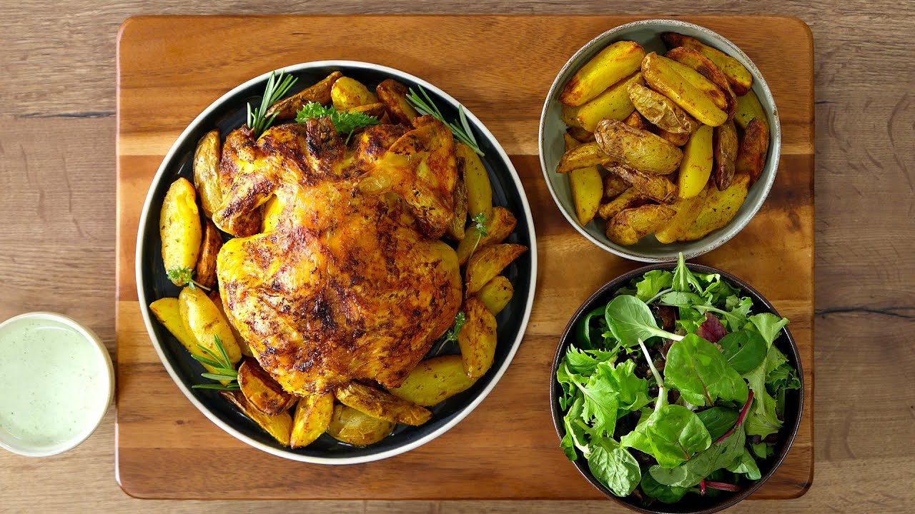 Pui intreg cu cartofi noi, reteta pefecta gata in mai putin de o ora ...