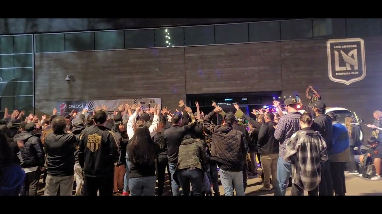 lafc chala la la chant - YouTube