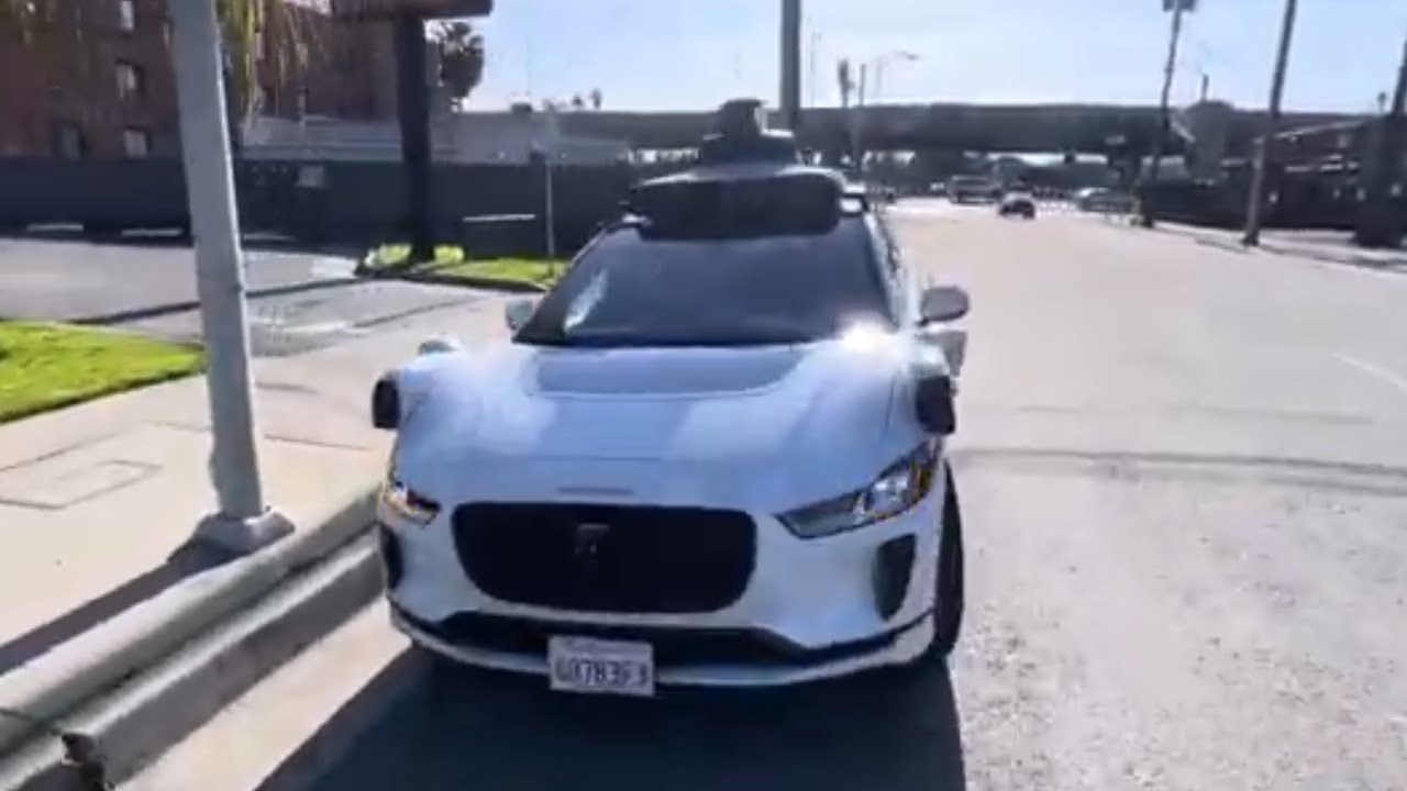 Driverless cars, Los Angeles WAYMO - YouTube