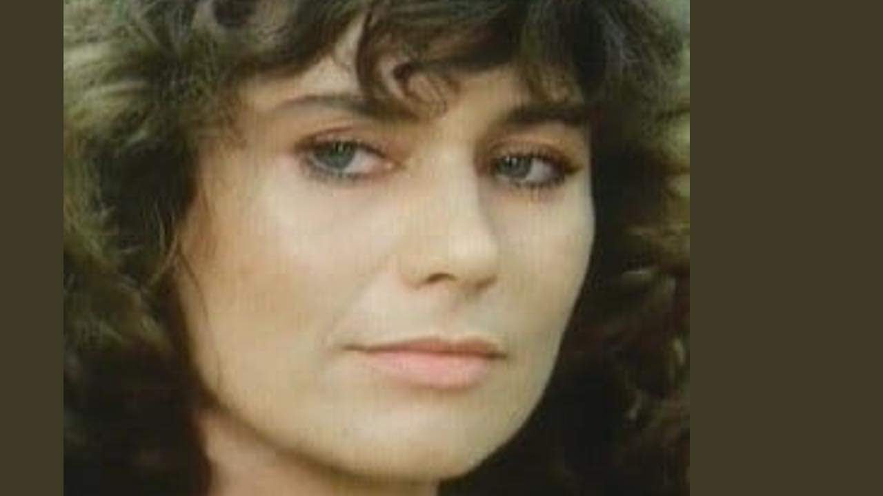 13 Sexy Photos of Corrine Clery - YouTube