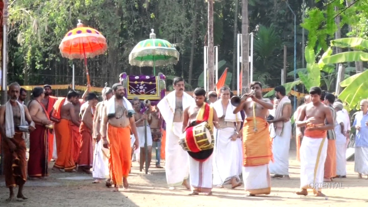 varapuzha sree varahaswami temple aarattu - YouTube