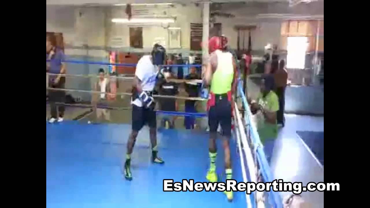boxing star Eddie Chambers (white) Sparring Jesse Hart (yellow) - YouTube