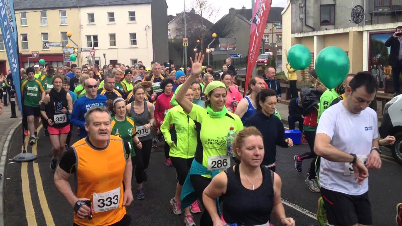 Participants set off on the Kerry's Eye Tralee Half Marathon 2016 - YouTube