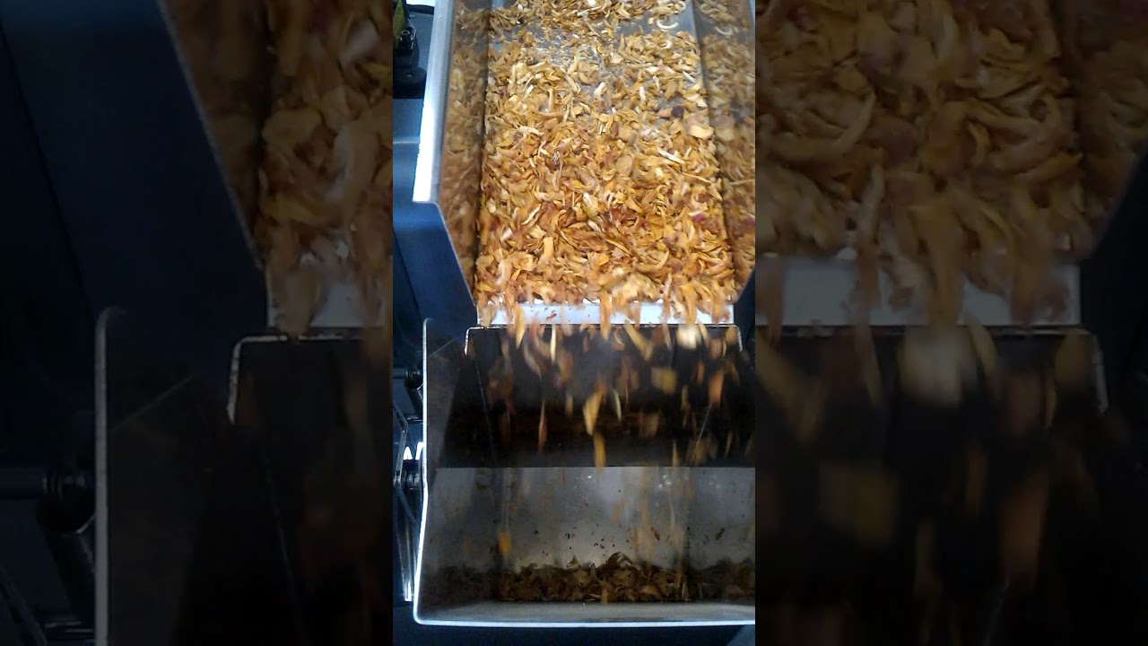 Fried onion pouch packing machine - YouTube