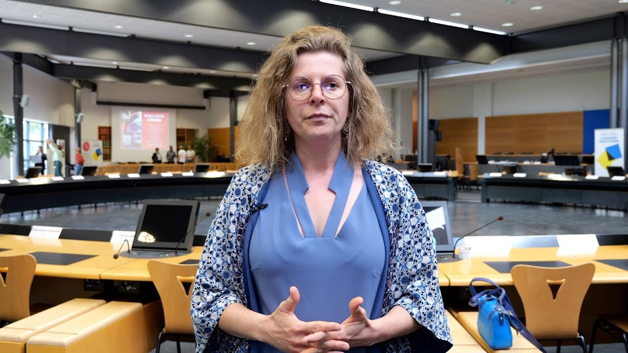 Céline Magrini, Présidente de la Start-up Coopt and Smile - YouTube