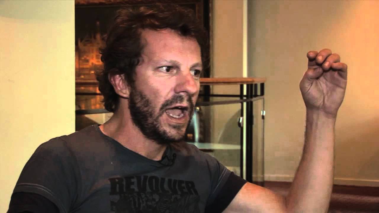 dEUS interview - Tom Barman (deel 1) - YouTube