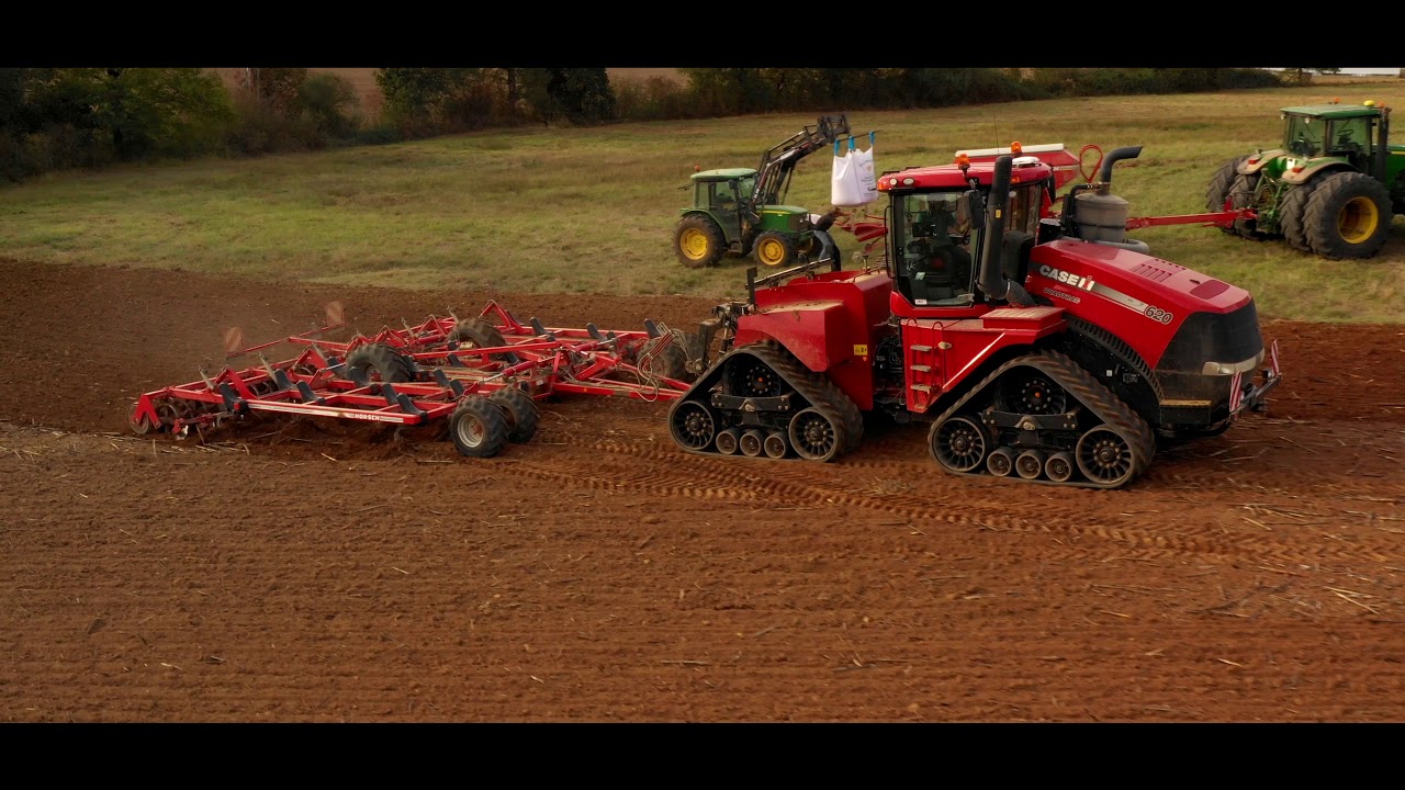Quadtrac 620 et John Deere 8330 au semis de blé - YouTube