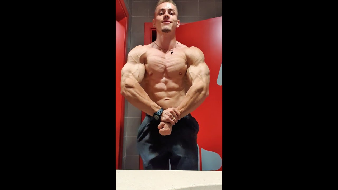 Insane body flexing extremely ripped Robert Stan - YouTube