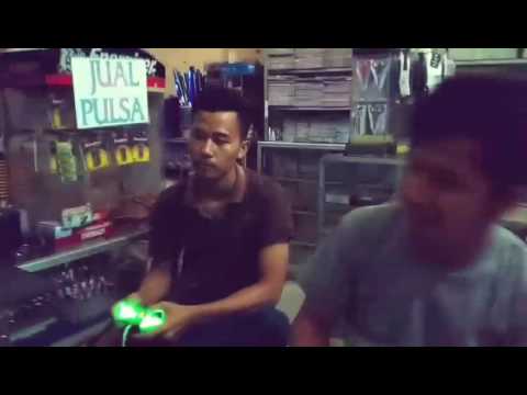 Video lucu. Ekspresi orang lagi main PS - YouTube
