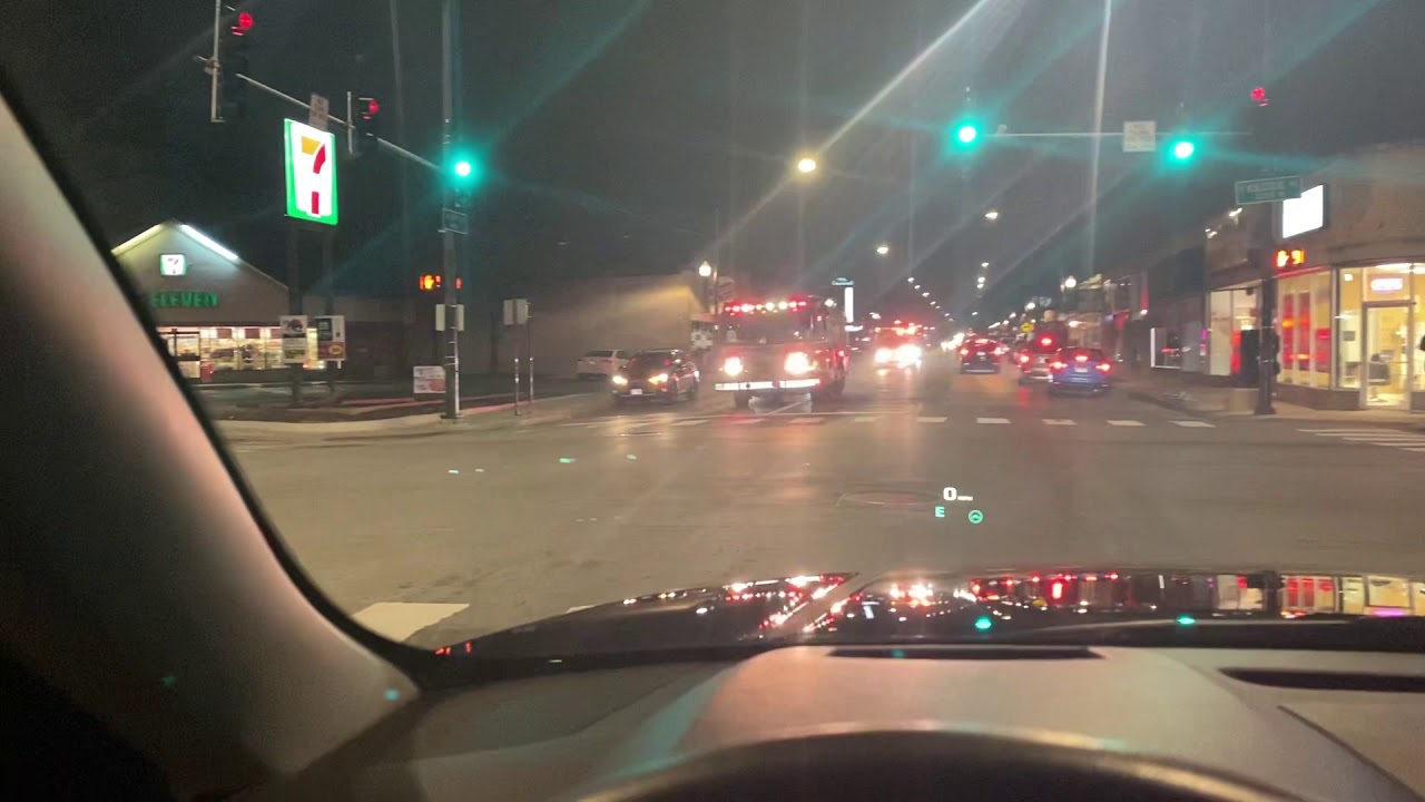 Chicago Fire Department Engine 92 & Ambulance 17 Responding - YouTube