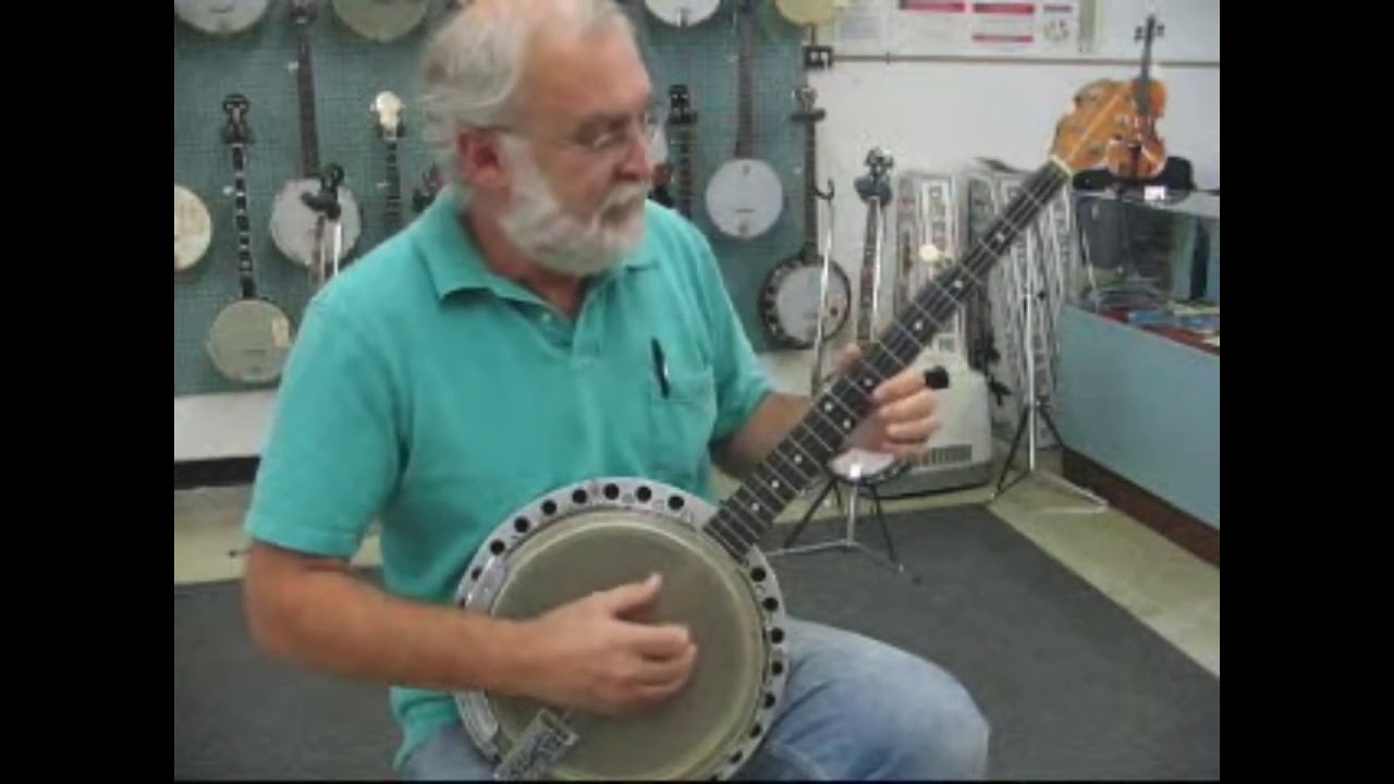 Tuning a banjo's 5th string up to C - YouTube