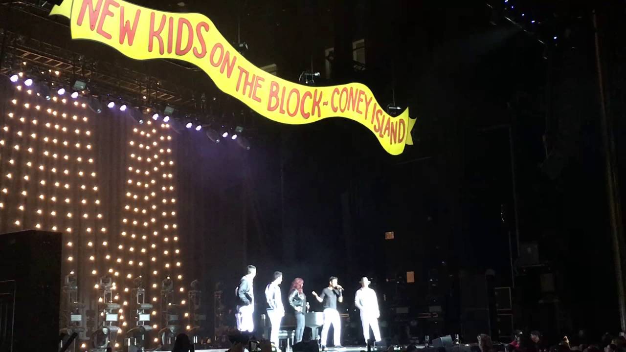 Tiffany performs at NKOTB show Coney Island 8.4.16 - YouTube