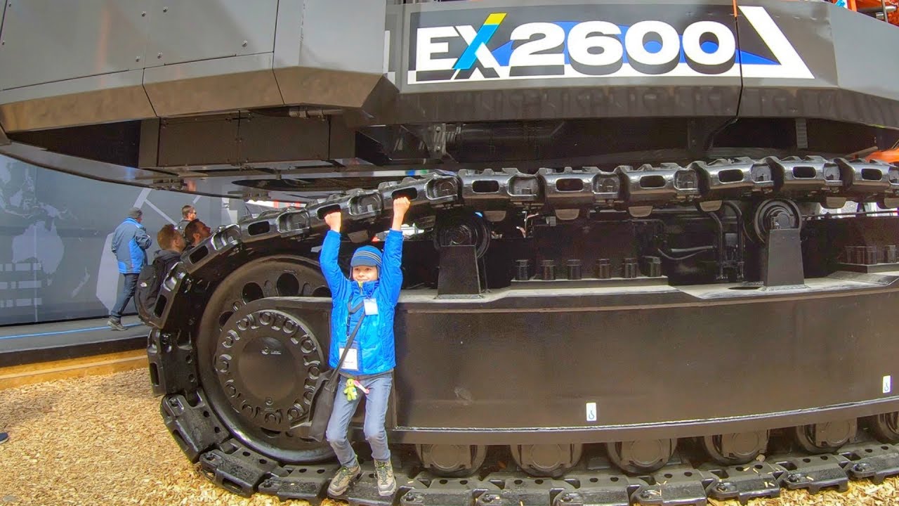 Tour of the Hitachi Stand Bauma 2019 - YouTube