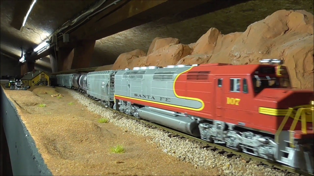 Athearn Genesis EMD F45 Santa Fe 107 - YouTube