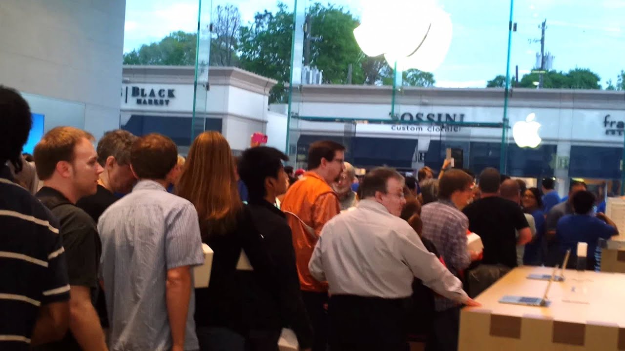 Grand Opening of Apple's newest Houston Store (Highland Village) - YouTube
