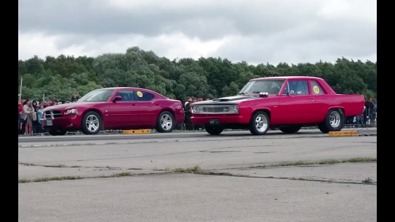 '69 Plymouth Valiant vs Dodge Charger R/T 5.7 1/4mile drag race - YouTube