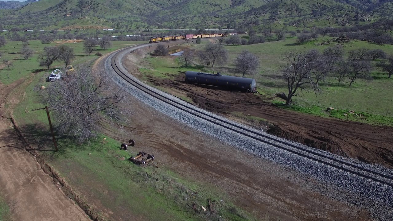 Tehachapi Derailment Site 02222017 West of Tunnel 9 - YouTube
