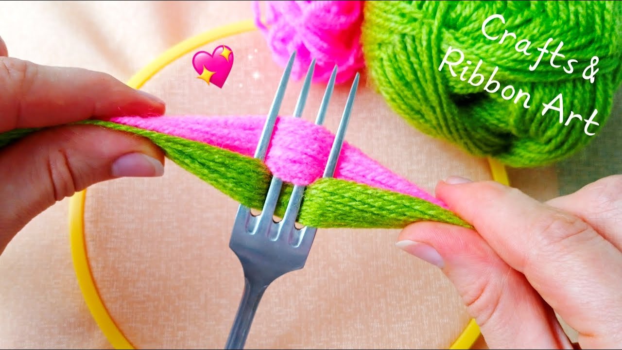 Beautiful and Fluffy 💖🌟 Superb Idea with a Fork and Yarn to Make Cute ...