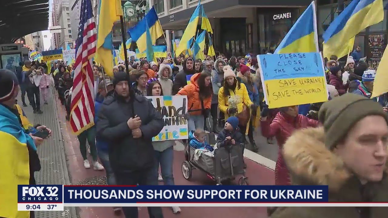 Thousands flood downtown Chicago to rally in support of Ukraine - YouTube