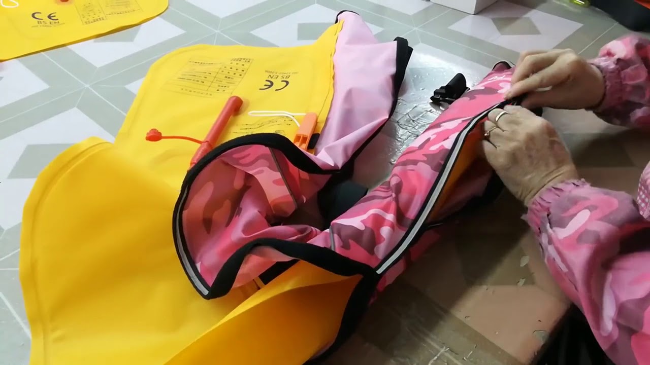 How to fold the inflatable life jacket - YouTube