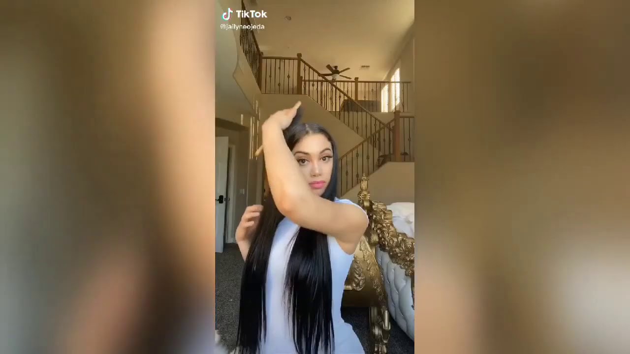 Parte 2 Jailyne Ojeda Mostrando su cuerpazo vestida de alumna sexy 🍑😲 ...
