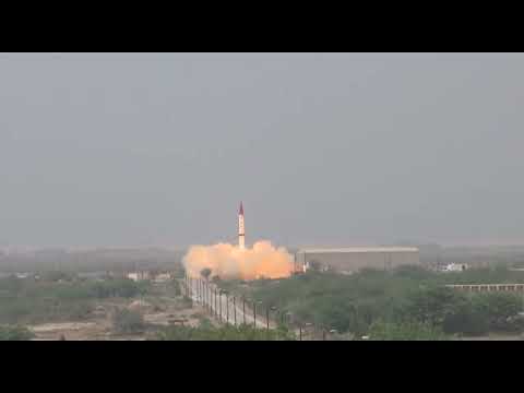 Pakistan uzun menzilli balistik füzesini başarıyla test etti