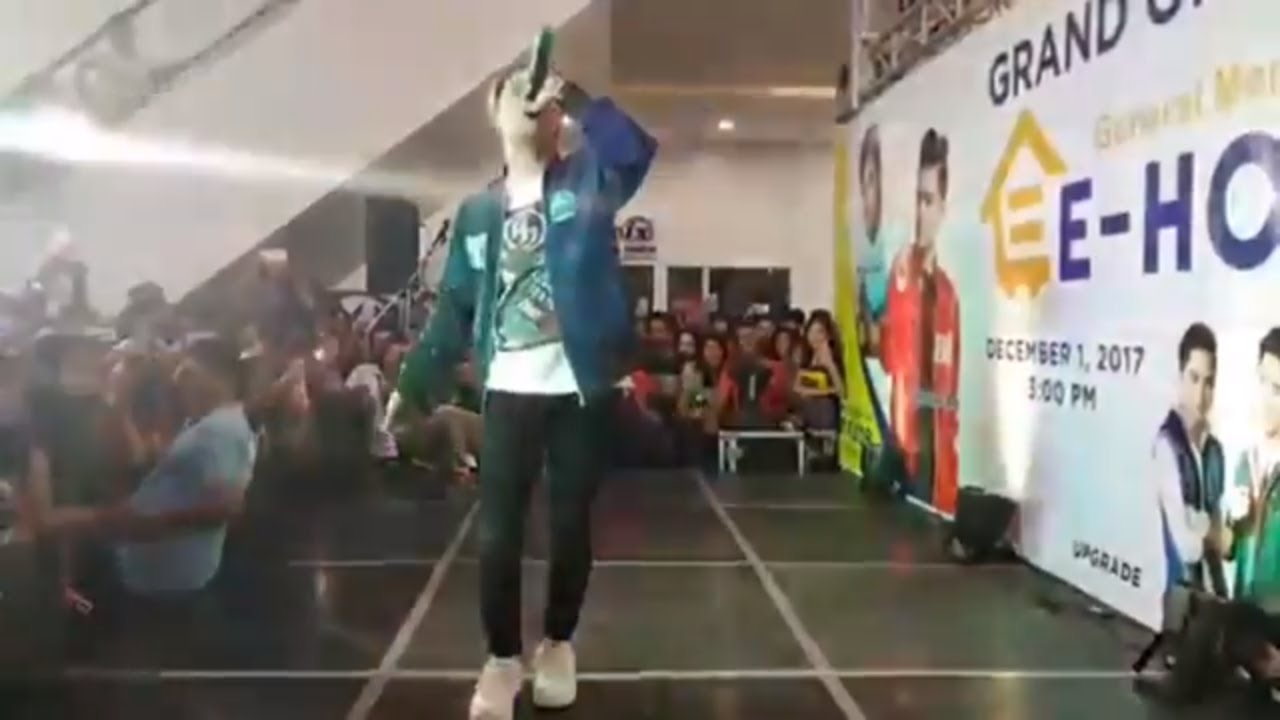 Xander Ford nag Perform Kilometro sa Primark Town Center E-Home ...